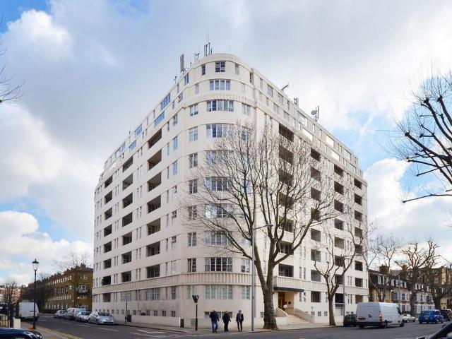 Sloane Avenue Mansions, Chelsea. Studio to rent £2,102 pcm £485 pw