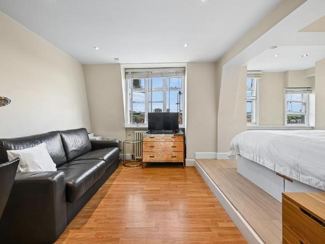 Sloane Avenue, SW3 Studio to rent £3,250 pcm £750 pw