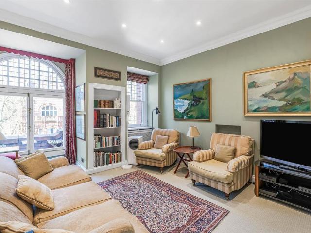 Sloane Gardens, London 2 bed flat to rent £5,600 pcm £1,292 pw
