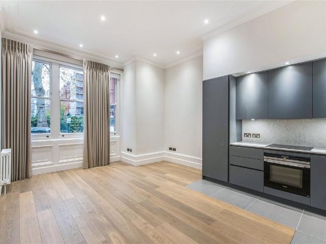 Sloane Gardens, Sloane Square, London SW1W, 1 bed flat to rent, £4,333 pcm | PrimeLocation