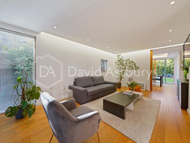 Sloane Mews, Crouch End, London 3 bed mews to rent £4,300 pcm £992 pw