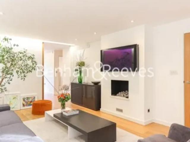 Sloane Mews, London, N8 9TB, United Kingdom | 3 bed house for rent #154594369 | Rentberry