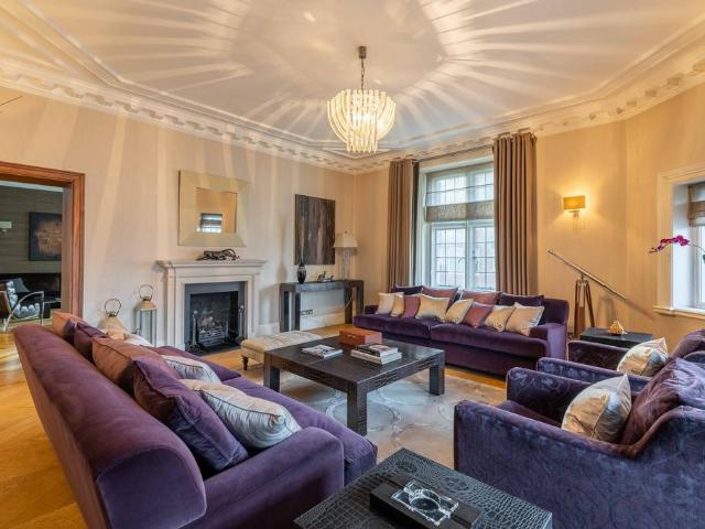 Sloane Square, London, SW1W 5 bed flat to rent £18,416 pcm £4,250 pw