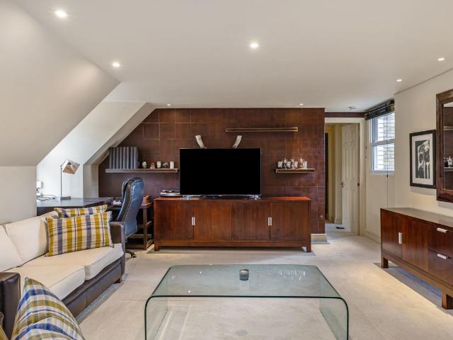 Sloane Street, London SW1X, 1 bed flat to rent, £3,878 pcm | PrimeLocation