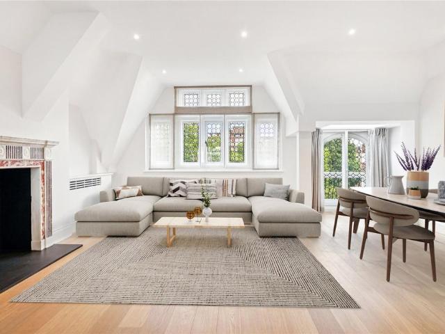 Sloane Street, Sloane Square, London. 3 bed penthouse to rent £12,978 pcm £2,995 pw