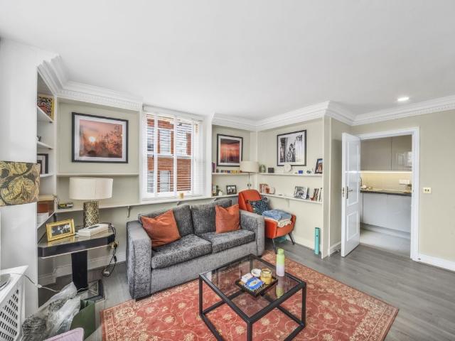 Sloane Street, Sloane Square SW1X, 2 bed flat to rent, £4,225 pcm | PrimeLocation