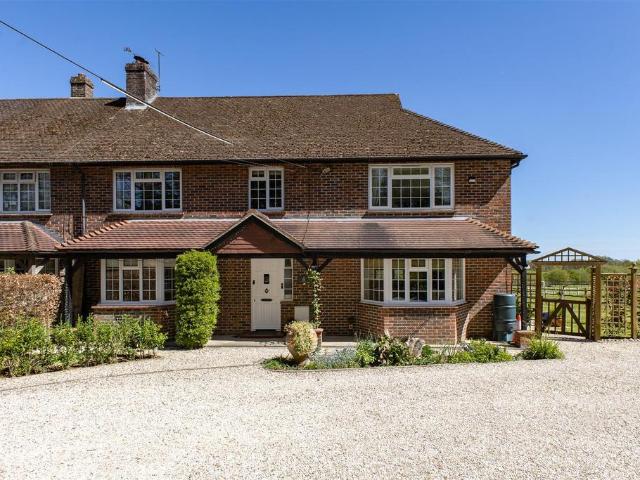 Sloop Lane, Scaynes Hill 3 bed semi detached house to rent £2,950 pcm £681 pw