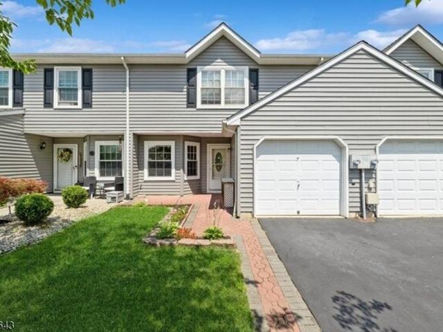 Sloop Sq, Howell, Condo For Sale