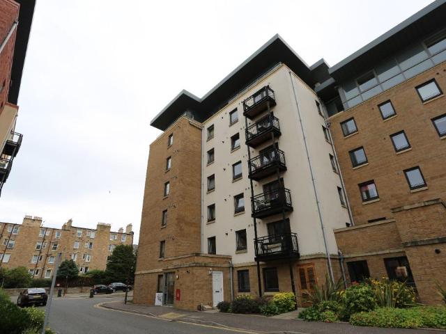 Slateford Gait, Slateford, Edinburgh. 1 bed flat to rent £1,185 pcm £273 pw