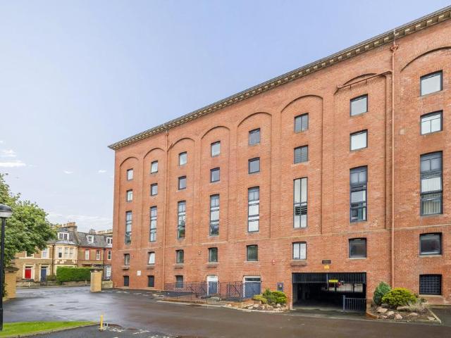Slateford Road, Edinburgh 3 bed apartment to rent £1,800 pcm £415 pw