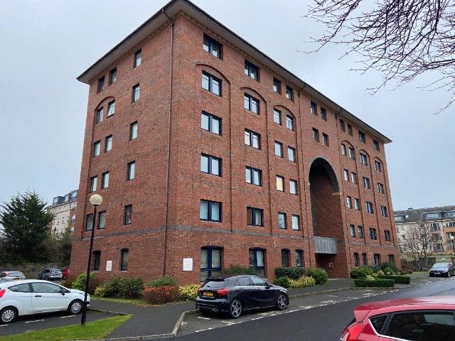 Slateford Road, Edinburgh. 2 bed flat to rent £1,535 pcm £354 pw