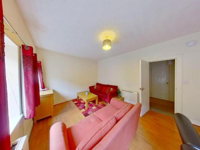 Slateford Road, Edinburgh, EH14 2 bed flat to rent £1,430 pcm £330 pw