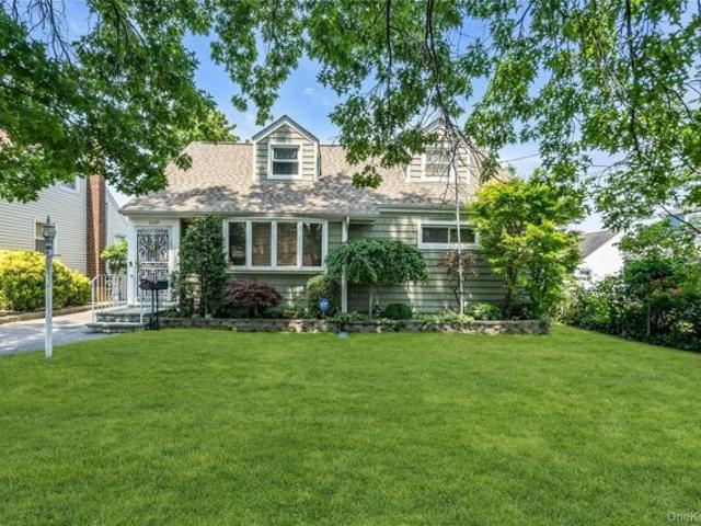 Slabey Ave, Valley Stream, Home For Sale