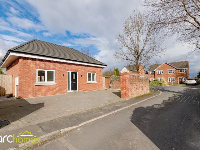Slackey Fold, Hindley WN2, 4 bed detached bungalow to rent, £1,800 pcm | PrimeLocation
