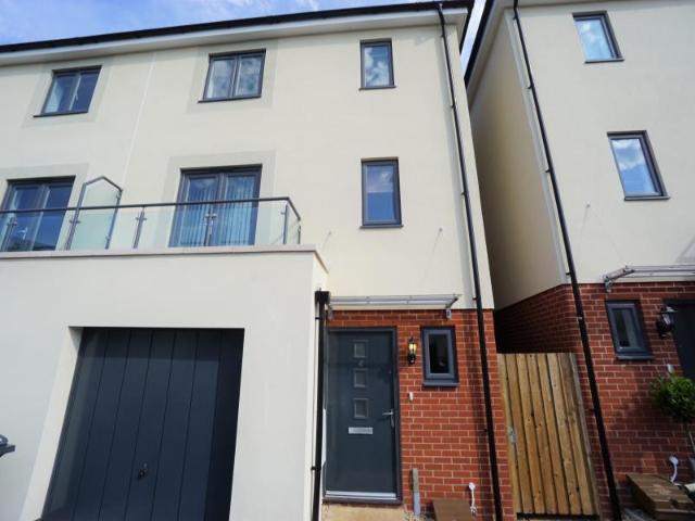 Slade Baker Way, Bristol BS16 5 bed terraced house to rent £3,500 pcm £808 pw