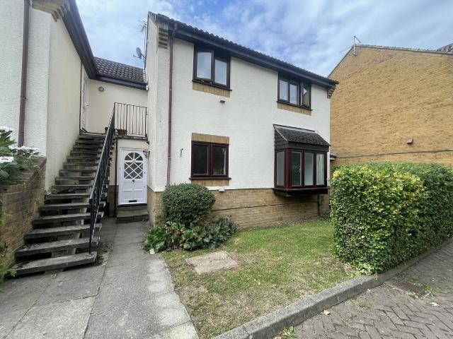Slade End, Theydon Bois CM16, 1 bed flat to rent, £1,400 pcm | PrimeLocation