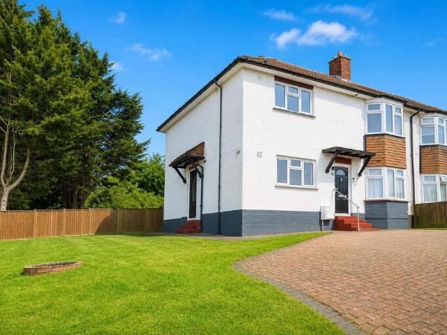 Slades Drive, Chislehurst 2 bed flat to rent £1,850 pcm £427 pw
