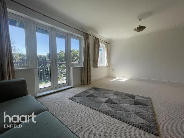 Slades Hill, ENFIELD 2 bed apartment to rent £2,100 pcm £485 pw