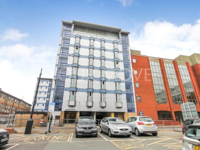 Slaney Road, Romford RM1 2 bed flat to rent £1,650 pcm £381 pw