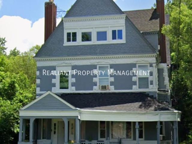 Sleek & Modern 1 Bedroom in Walnut Hills