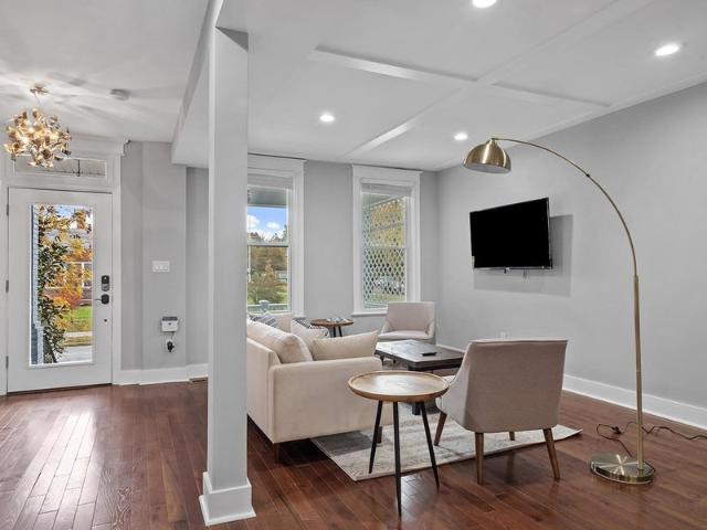 Sleekly renovated Brookland rowhouse 6 blocks from