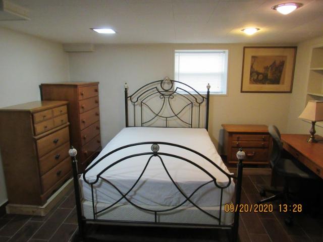 Sleeping Room in a Private Home for the Profession