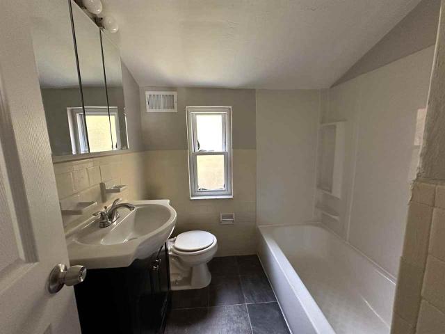 SLEEPY HOLLOW 198 2 Bedroom Apartment for Rent at 911 Sleepy Hollow Rd, Castle Shannon, PA 15234 Castle Shannon