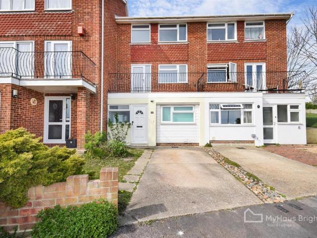 Slinfold Close, Brighton 4 bed house to rent £2,700 pcm £623 pw