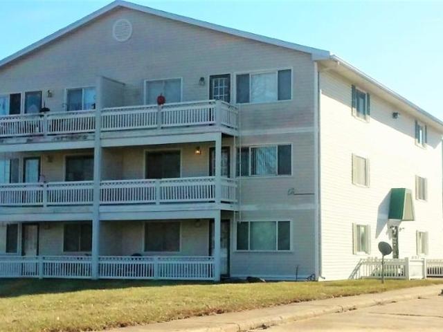 Smoke Free 1 BR in Ankeny near park and trail