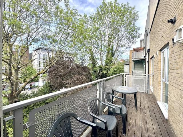 Smoothfield Court, Hounslow. 2 bed flat to rent £2,100 pcm £485 pw