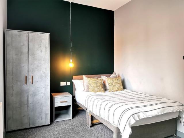 Smawthorne Lane, Castleford WF10, Room to rent, £460 pcm | PrimeLocation