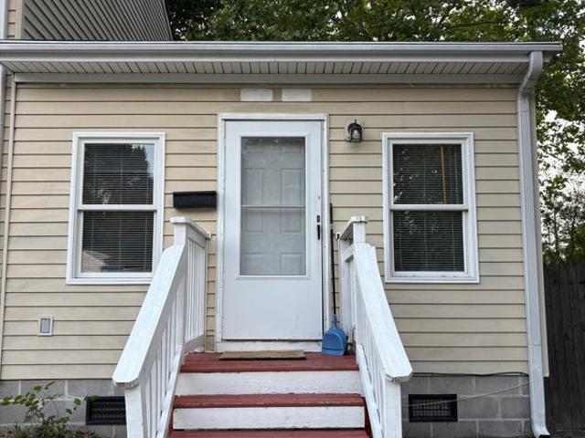 Small townhouse private entrance in two rooms