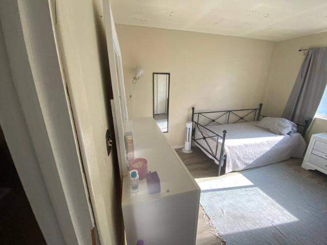 Small bd with shared bathroom in a 3 bd home