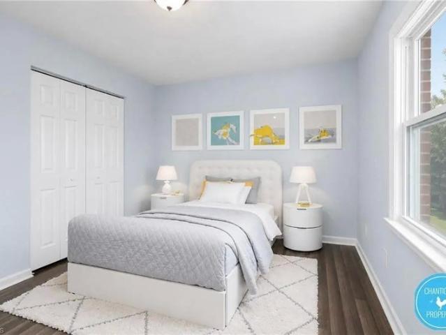 Small bedroom in a 2 bed 1 bath