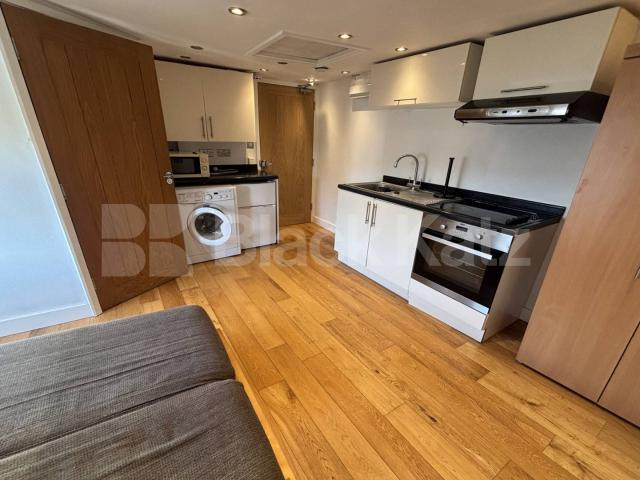 Small but perfectly formed, self contained top floor studio