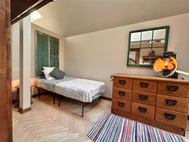 SMALL efficiency BEDROOMfurnished
