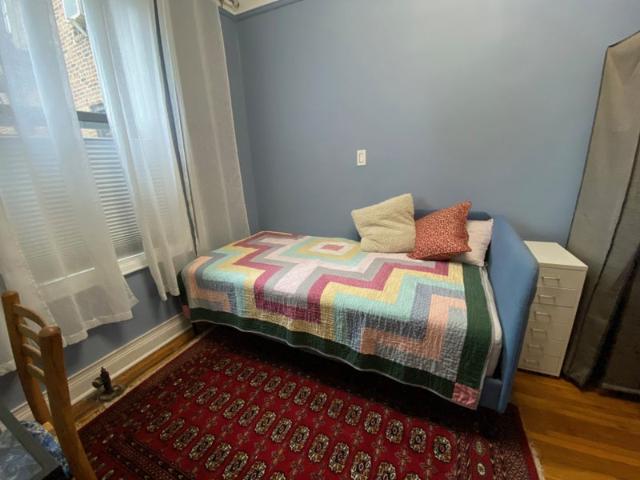 Small furnished rm with older female females preferred