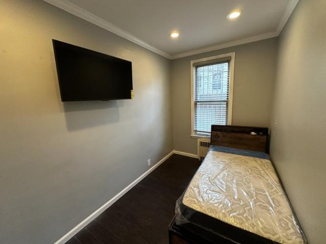 Small Furnished Room in Newer Apartment