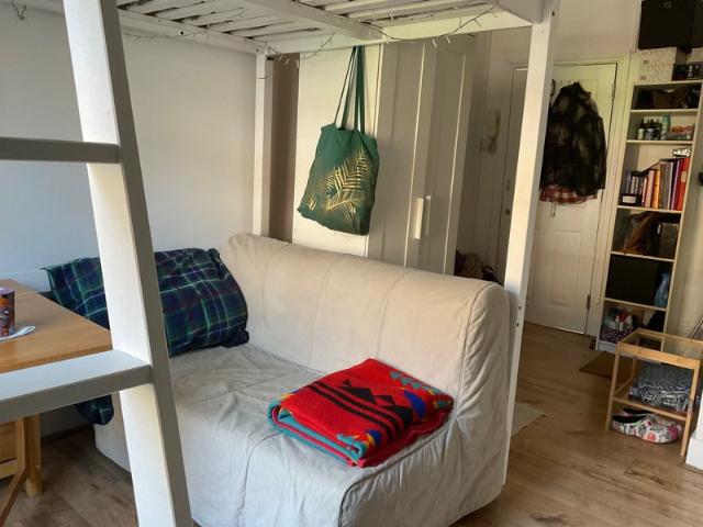 Small, lovely studio flat w gas included, zone 2