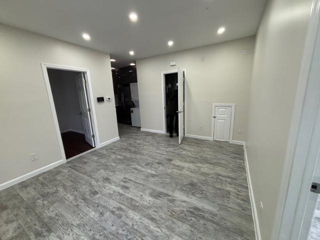 Small Private Room in 4 Bed 2 Bath Apartment