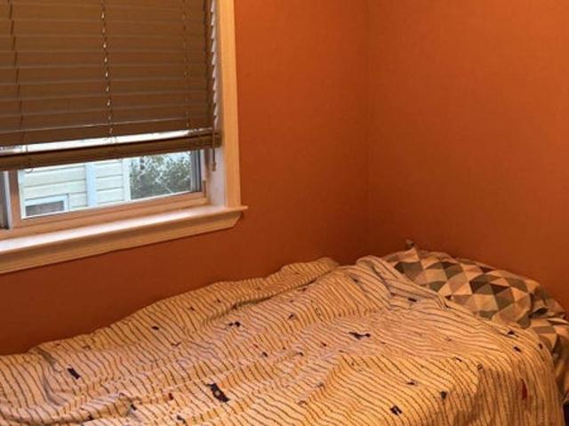 Small Room available in Rosebank