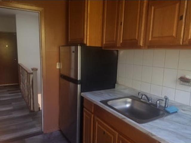 SMALL ROOM FOR RENT IN CLEAN ENVIRONMENT