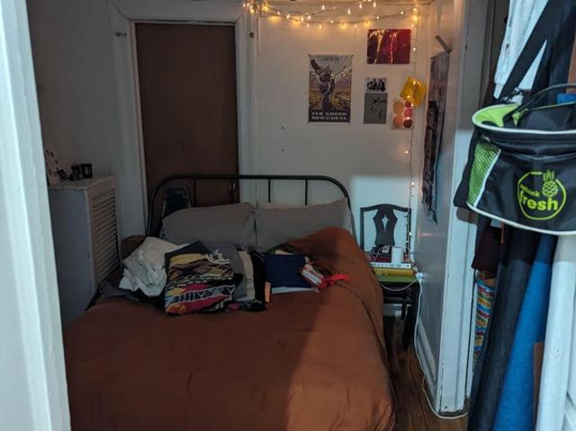 Small room for rent