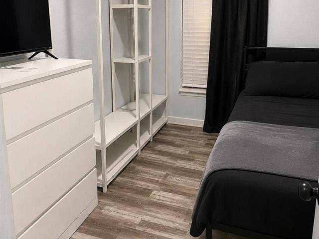 Small room for rent
