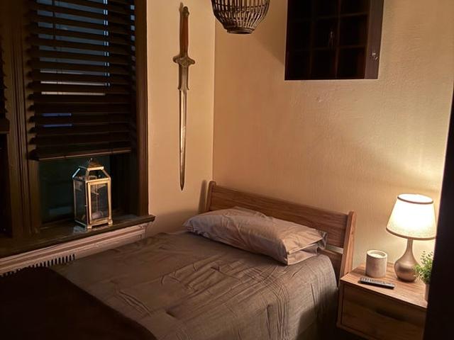 Small room for rent