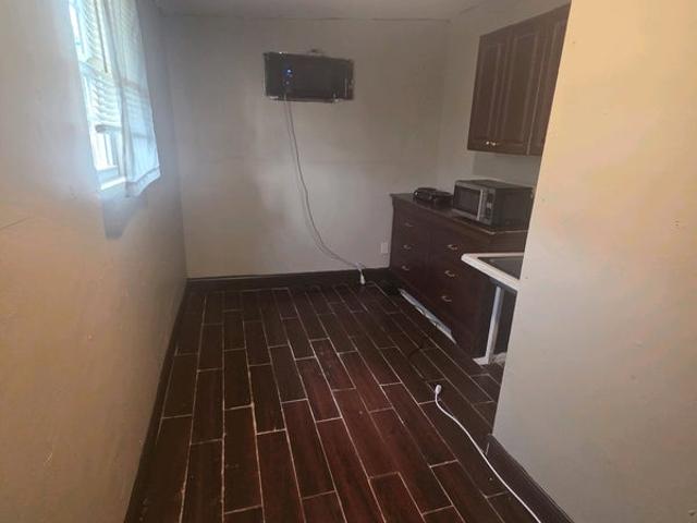 Small Room for Rent