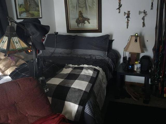 Small room for rent