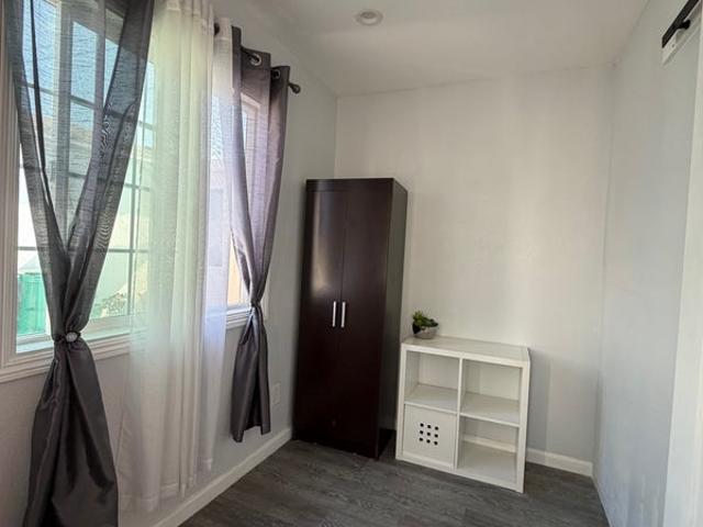 Small Room For Rent