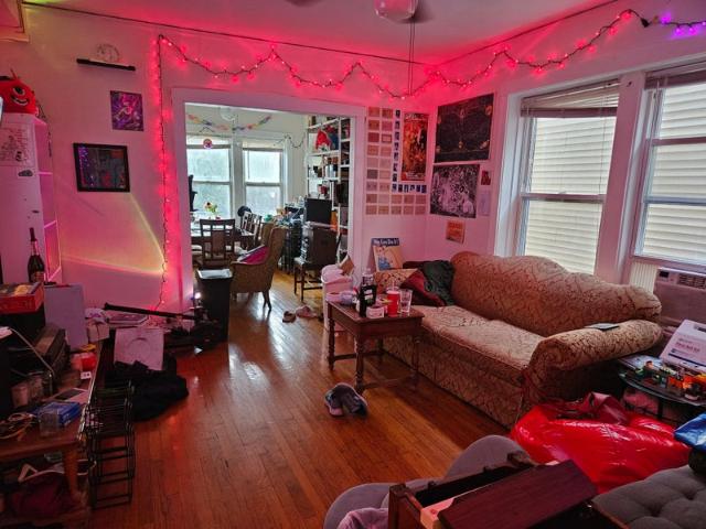Small room in charming Avondale apartment!