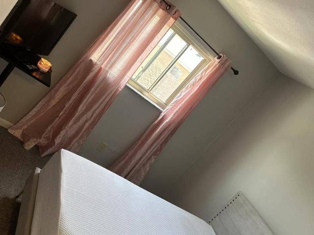 Small room just a 1 person women